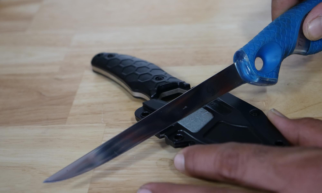 Camillus Comb Black Fixed Blade Knife | Camillus